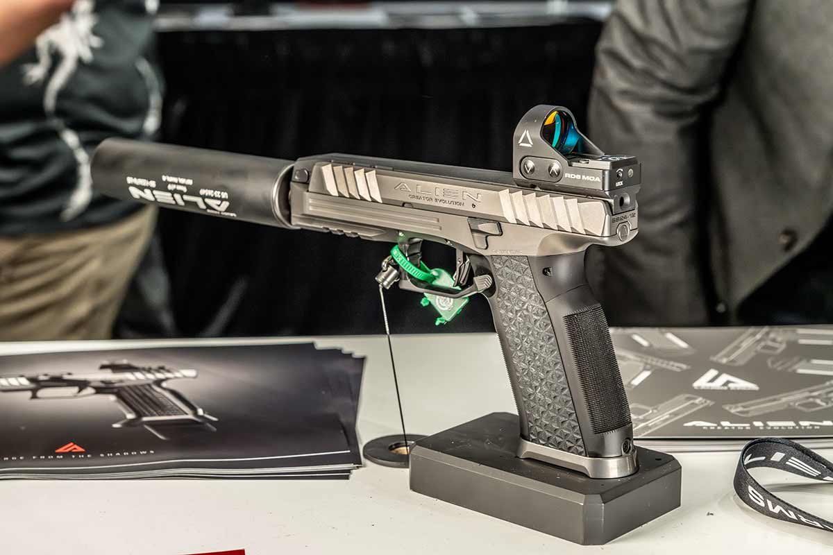 What Makes the Laugo Alien Creator Evolution So Cool? [Video ...